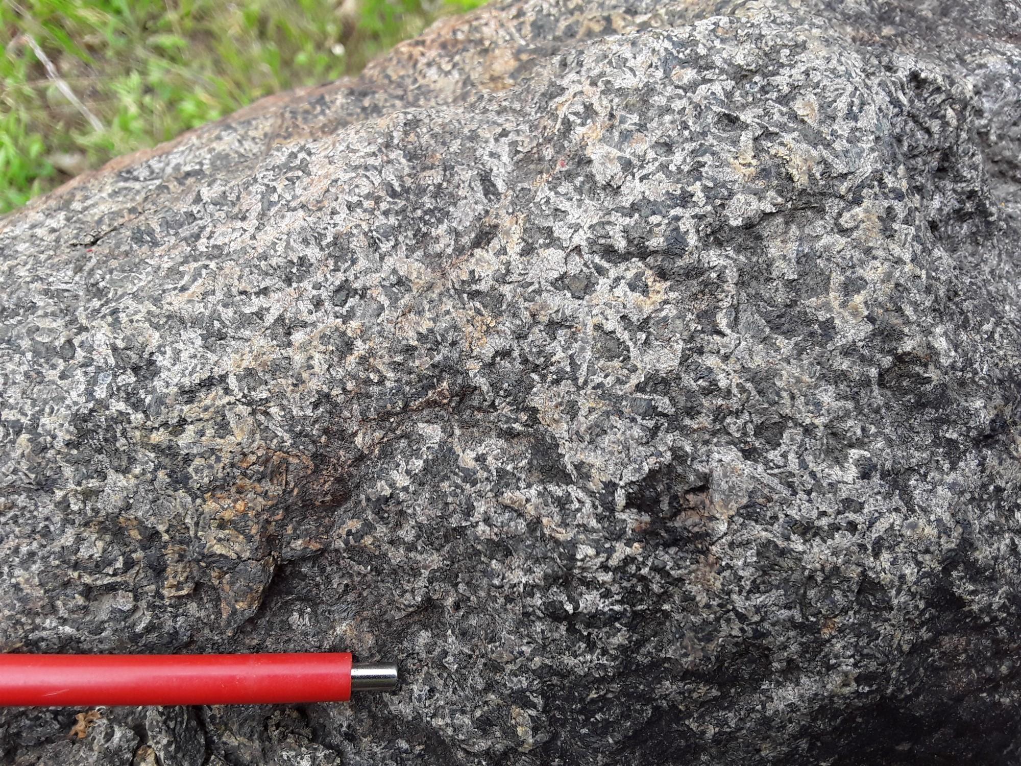 Suite intrusive de Chenaux – Géologie Québec